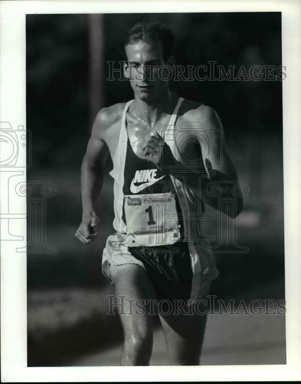 1991 Press Photo Johnnycake 5 mile winner John Scherer run away from c ...