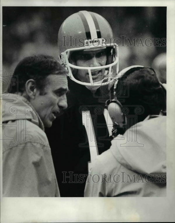 1984 Press Photo Paul McDonald with coach Sam Rutigliano and Joe Danie ...