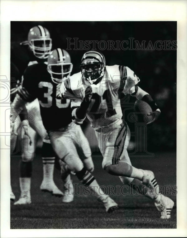 1990 Press Photo James Brooks, Bengals runs in for a TD in the 2nd qua ...