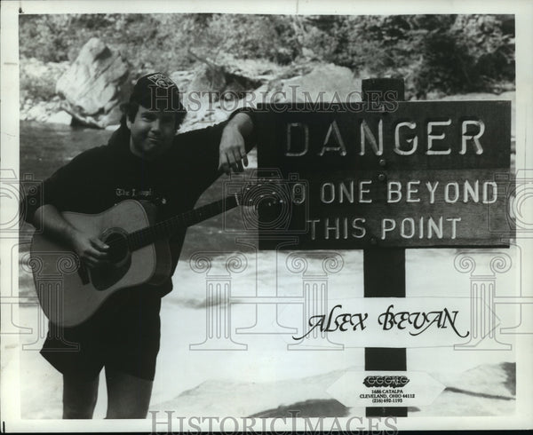 1986 Press Photo Alex Bevan, Singer - Historic Images