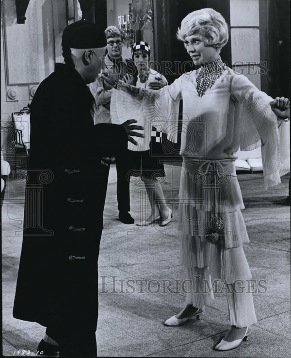 1968 Press Photo Scene from Thoroughly Modern Millie - Historic Images