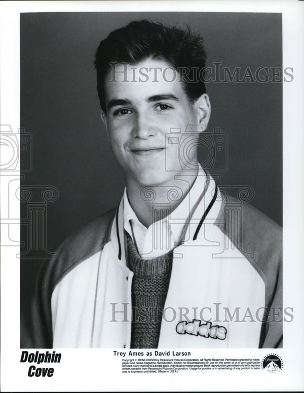 1989 Press Photo Trey Ames on Dolphin Cove - cvp40674 - Historic Images