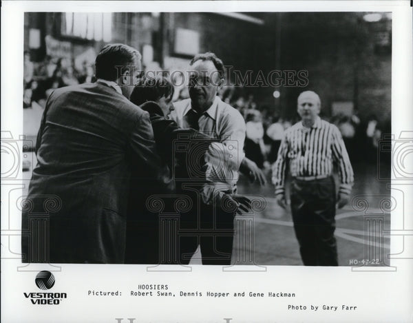 1988 Press Photo Robert Swan Dennis Hopper Gene Hackman in Hoosiers ...