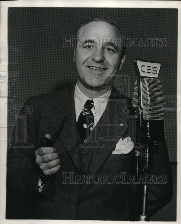 1948 Press Photo Wayne King on CBS - Historic Images