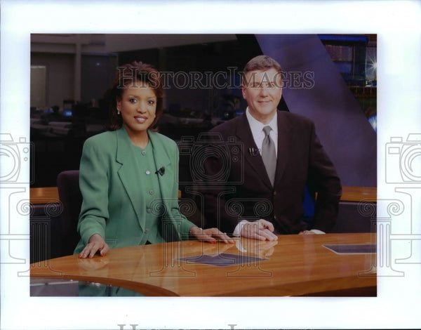 2004 Press Photo Romona Robinson and Tim White, WKYC news anchors. - c ...
