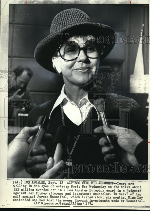 1975 Press Photo Actress Doris Day after she was awarded the million d ...