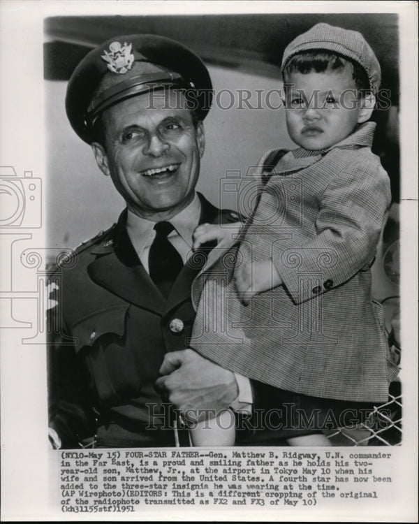 1951 Press Photo Gen. Ridgway & son, Matthew at Tokyo airport from U.S ...