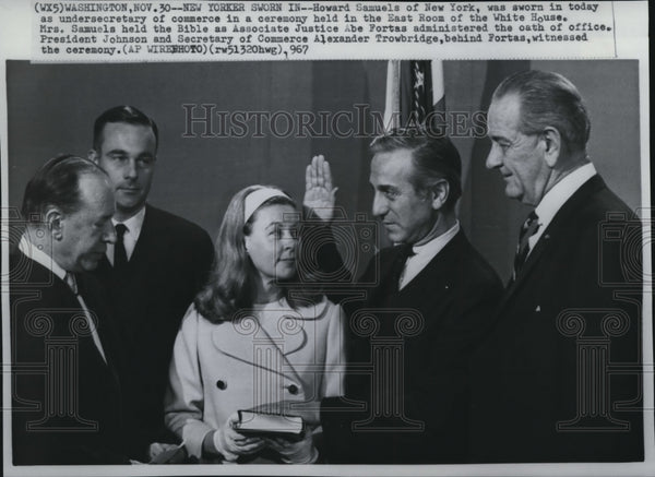 1967 Press Photo Howard Samuels sworn as under secretary of commerce ...