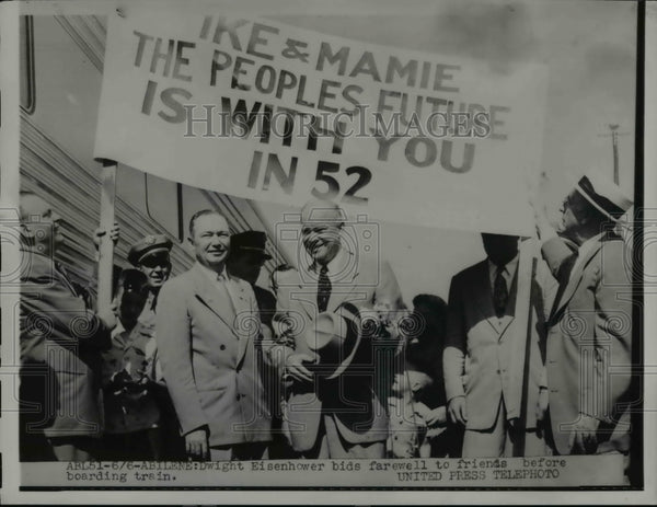1952 Press Photo Dwight Eisenhower says goodbye to friends in Abilene ...