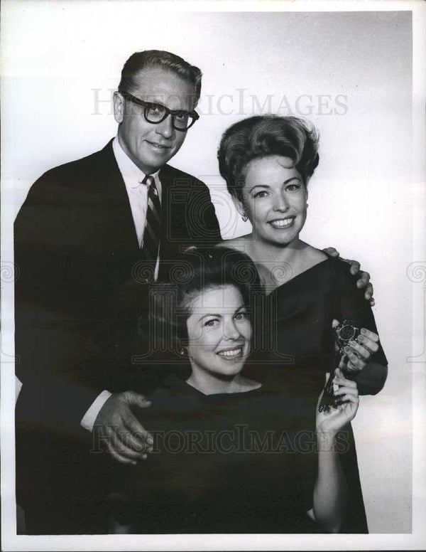 1963 Press Photo REBA AND BONNIE CHURCHILL - Historic Images