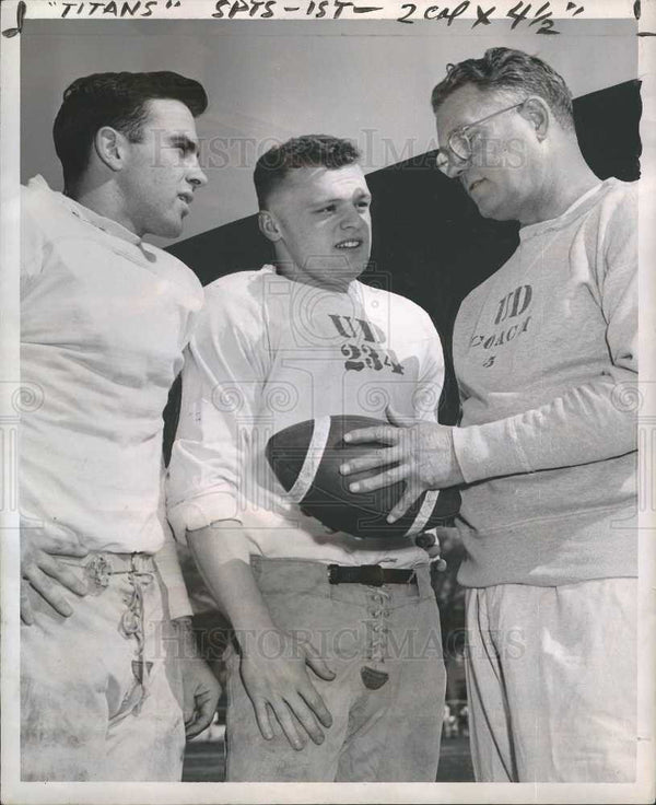 1958 Press Photo DUTCH CLARK COACH - Historic Images