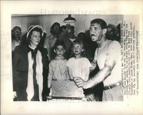 1948 Press Photo Mauri Rose racecar driver children - Historic Images