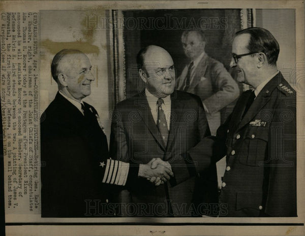 1920 Press Photo Gen.Earle G. Wheeler, congratulates - Historic Images
