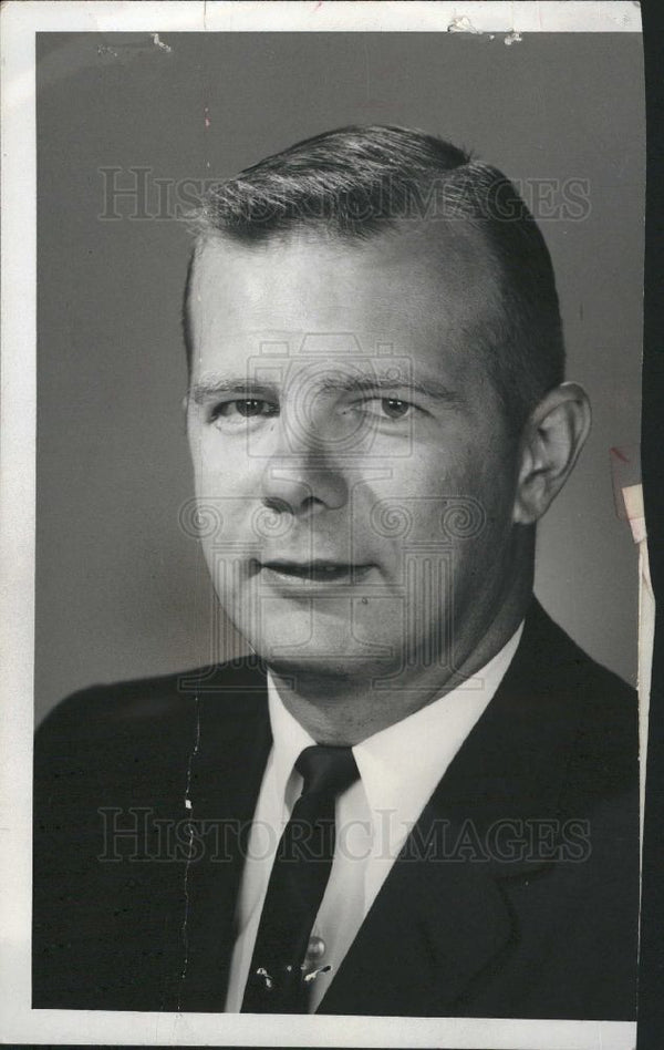 1983 Press Photo Bernnet E. Bidwell Executive - Historic Images