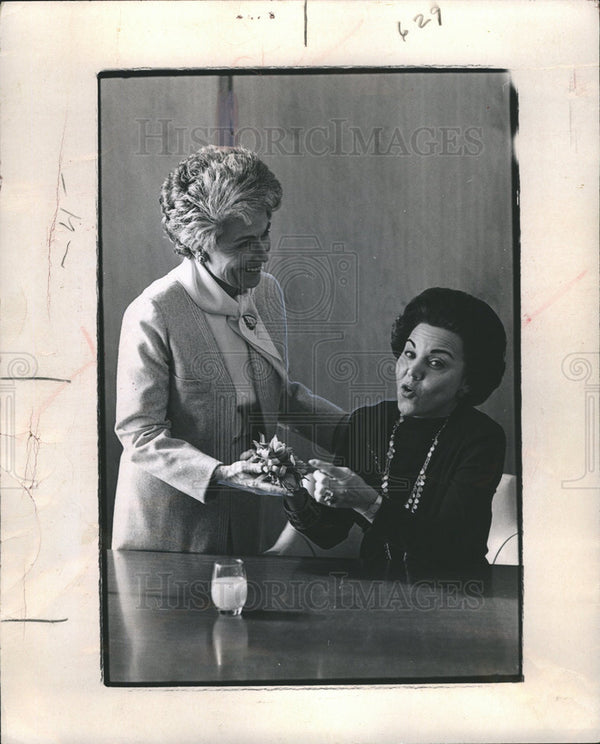 1971 Ask Ann Landers Detroiter - Historic Images