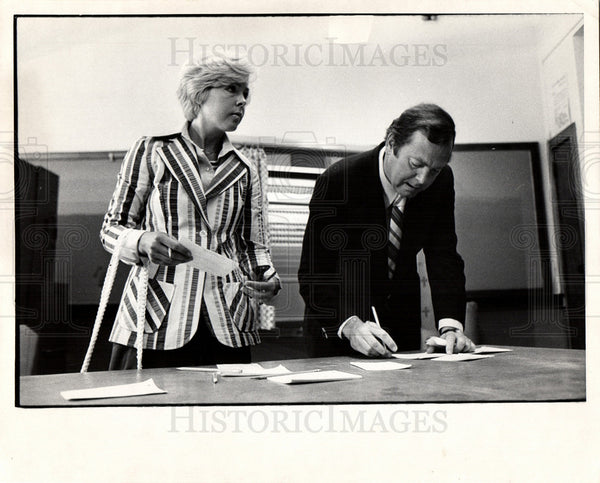 1974 Cavanagh James - Historic Images