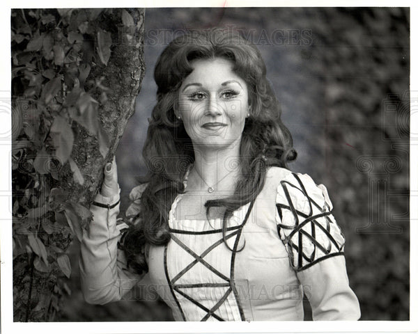1979 Sherry Zannoth Opera Singer - Historic Images