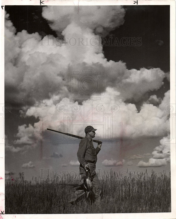 1980 Hunting Geese - Historic Images
