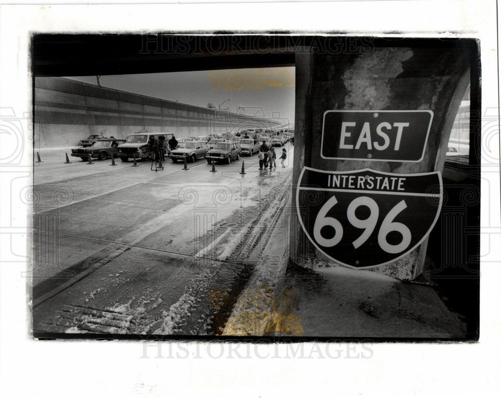 1989 Motorists opening I-696 Westbound lane - Historic Images