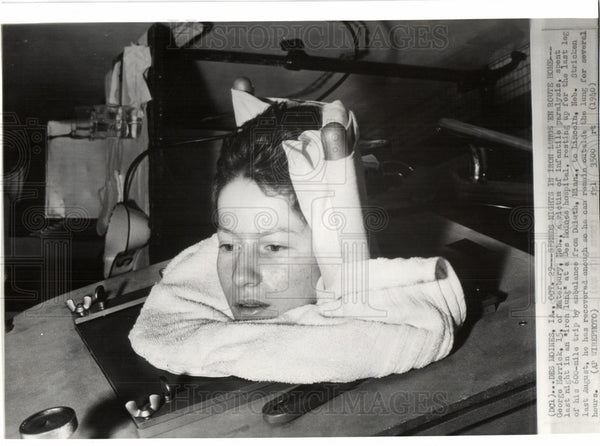 1940 iron lung breathe machine - Historic Images