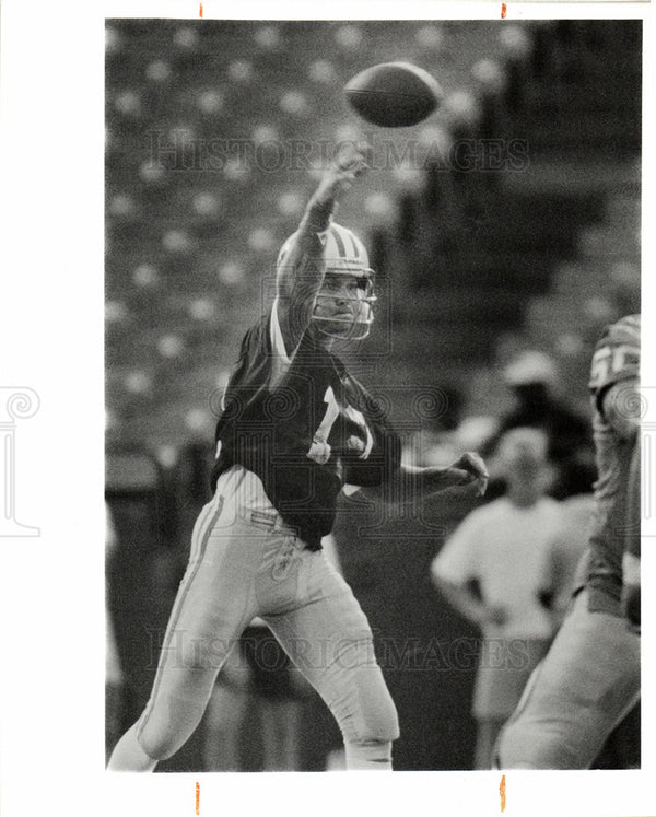 1989, Rusty Hilger throws pass team practice - Historic Images