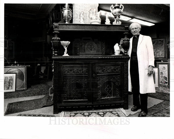 1976, Edward Hickey art treastures auction - Historic Images