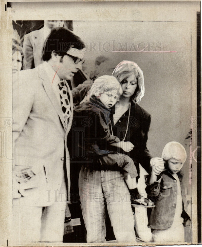 1972, Mrs. Clifford Irving Edith children - Historic Images