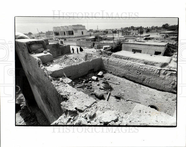 1991, Safwan deserted bombing Iraqi-Kuwait - Historic Images