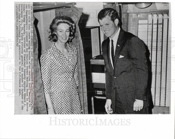 1962, Edward Kennedy Joan Voting Primary - Historic Images