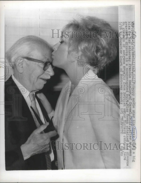 1966 Press Photo Actress Kim Novak Kisses Attorney Francis Heisler aft ...