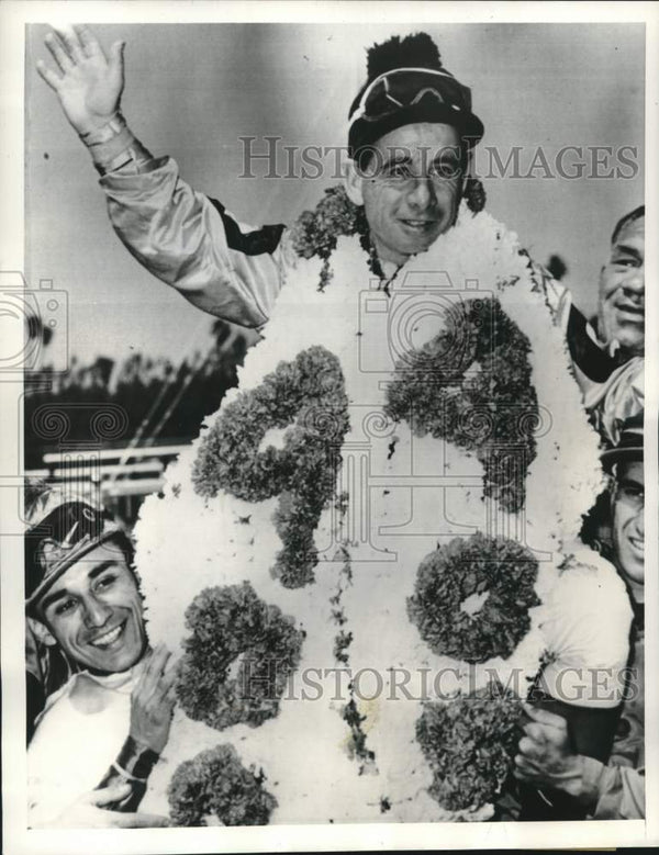 1952 Press Photo California-Jockey Johnny Longden wins Hollywood Park ...