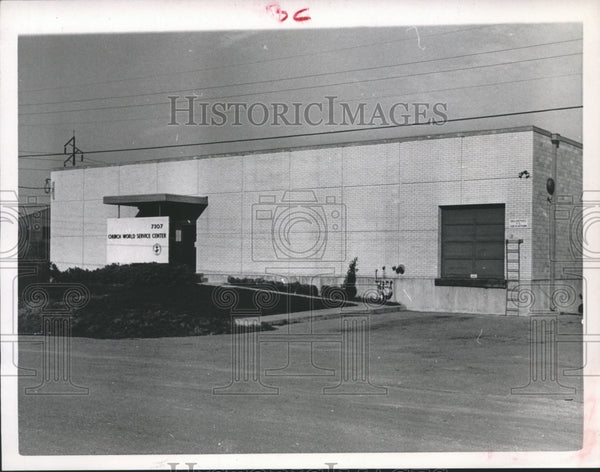 1964 Press Photo Clothing Depot for the Church World Service Center, H ...