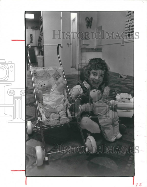 1985 Stacey Gorman with her Cabbage Patch Dolls - hca20247 - Historic ...