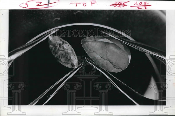 1975 Press Photo Synthetic Emerald Gem Shown Under A Microscope. - hca ...