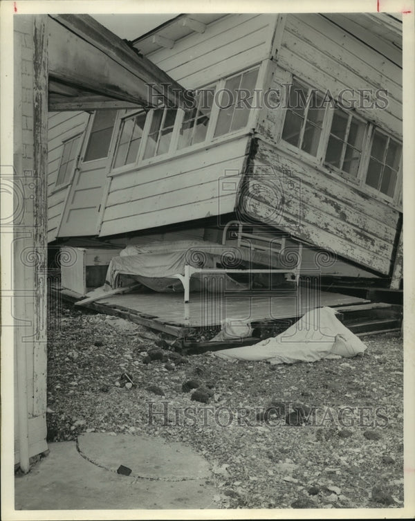 1961 Press Photo Damaged home in Bacliff after Hurricane Carla - hca37 ...