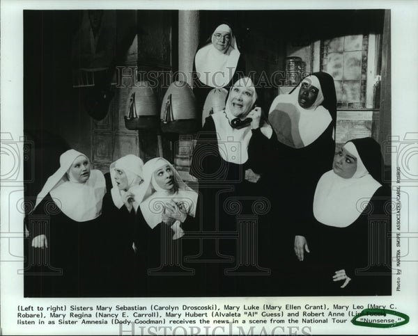 1989 Press Photo Sister Amnesia receives news in scene from "Nunsense ...