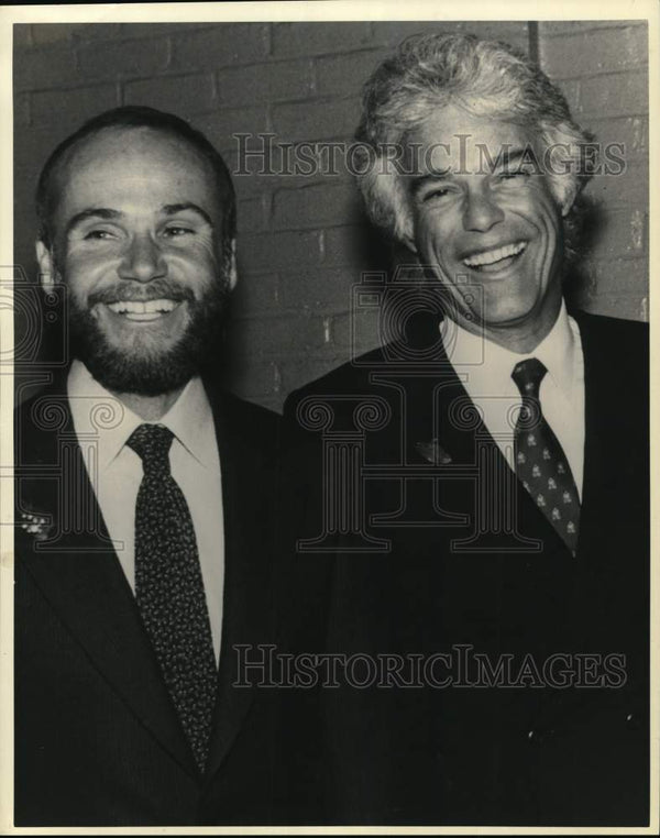 1985 Press Photo Robert Christiansen, television producer laughs with ...