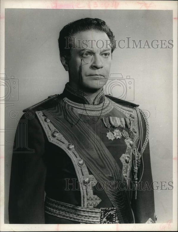 1963 Actor Alfred Drake as decorated foreign soldier - Historic Images
