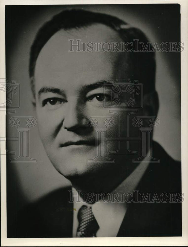 1957 Senator Hubert Humphrey speaks at Israel Bond dinner - Historic Images