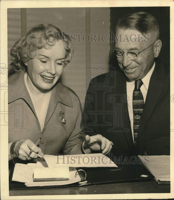 1958 Mrs. Jacques Mossler, campaign chair for Houston Opera with man ...