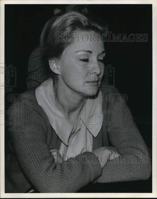 1969 Press Photo Accused revolutionary Mrs. Charlotte Phelps with clos ...