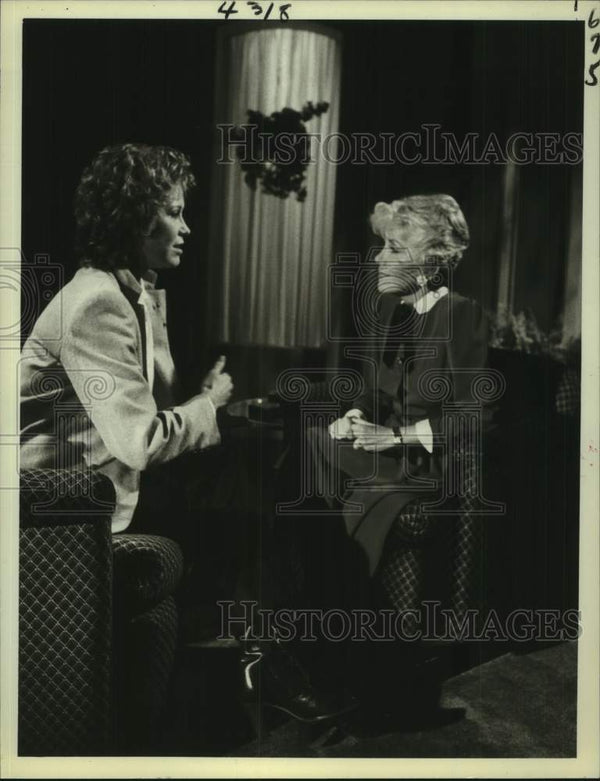 1980 Press Photo Rona Barrett and Mary Tyler Moore on "Tomorrow". - hc ...