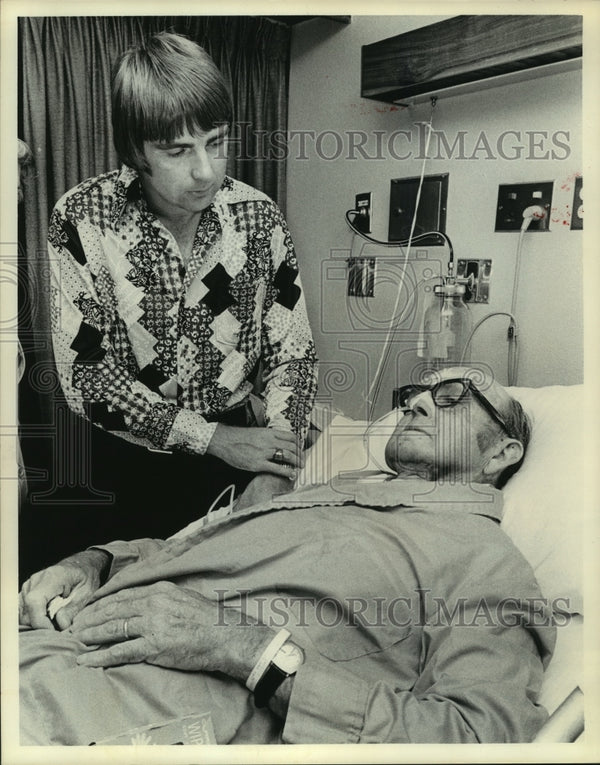 1974 Houston Oilers' placekicker Skip Butler visits dad in hospital ...