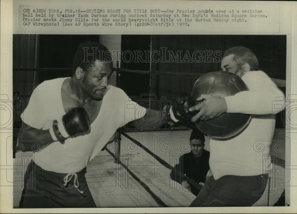 1970 Boxer Joe Frazier works out with trainer Yank Durham in NY ...