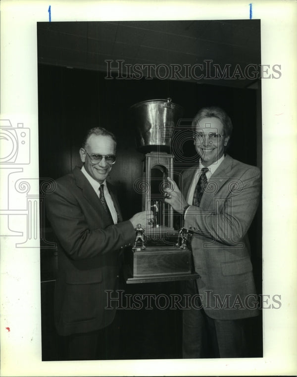1990 Press Photo Rice's Fred Goldsmith; Houston's John Jenkins hold Ba ...