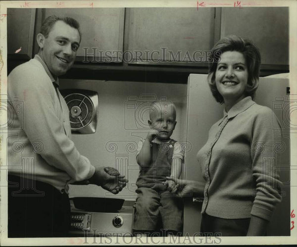 1964 Houston Colts outfielder Al Spangler with wife Pat and son ...