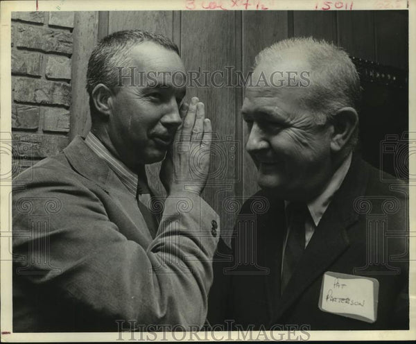 1970 Press Photo Kansas football Pepper Rodgers whispers to Pat Patter ...