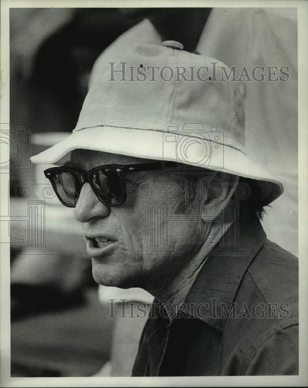 1975 Press Photo George Richey, father of Cliff Richey, watches tennis ...
