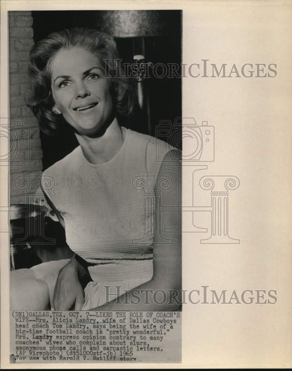 1965 Press Photo Alicia Landry, wife of Dallas Cowboys' Tom Landry in ...