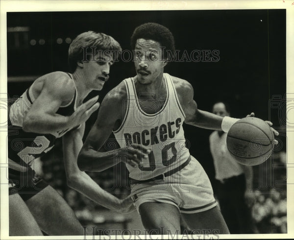1981 Rockets Calvin Garrett Drives Around Bill Hanzlik of Seattle ...